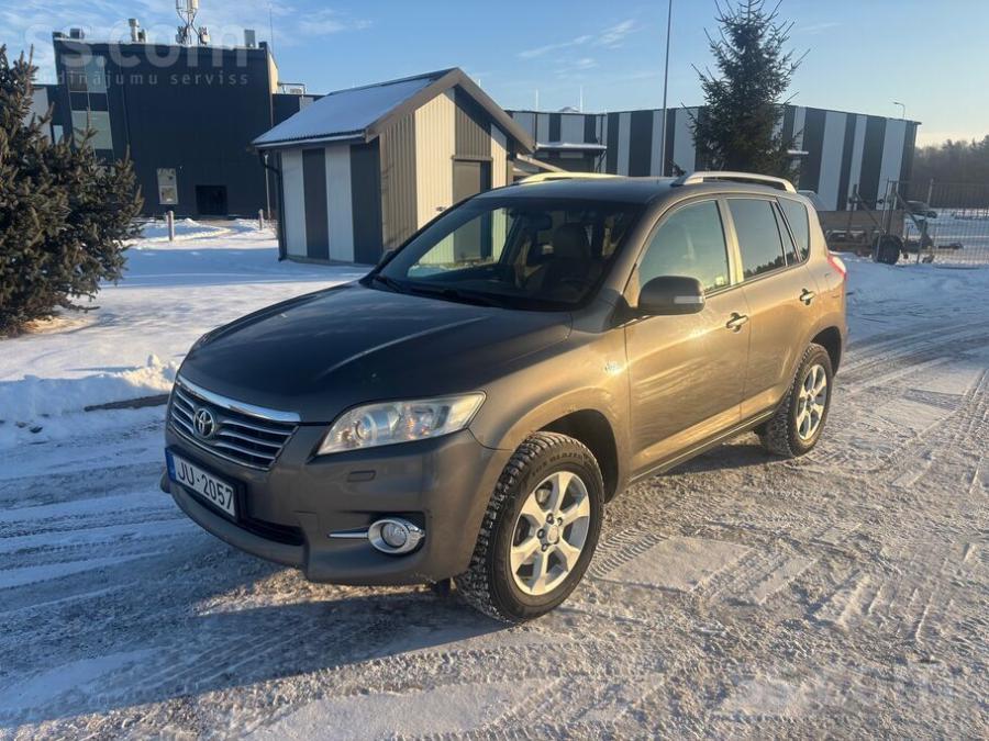 Brown Toyota RAV4 2011 in Riga, with an engine capacity of 2.20 L and mileage of 384 thousand km for 5000 €, photo 1 on AUTOMOTO.COM.LV
