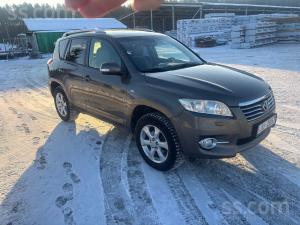Brown Toyota RAV4 2011 in Riga, with an engine capacity of 2.20 L and mileage of 384 thousand km for 5000 €, photo 2 on AUTOMOTO.COM.LV