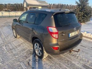 Brown Toyota RAV4 2011 in Riga, with an engine capacity of 2.20 L and mileage of 384 thousand km for 5000 €, photo 4 on AUTOMOTO.COM.LV