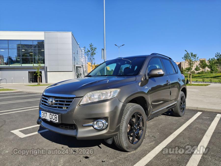 Brūns Toyota RAV4 2012 Tallina, ar dzinēja tilpumu 2.20 L un nobraukumu 234 tūkst. km par 7500 €, foto 1 vietnē AUTOMOTO.COM.LV