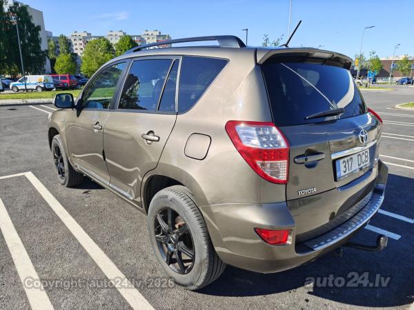 Brūns Toyota RAV4 2012 Tallina, ar dzinēja tilpumu 2.20 L un nobraukumu 234 tūkst. km par 7500 €, foto 2 vietnē AUTOMOTO.COM.LV