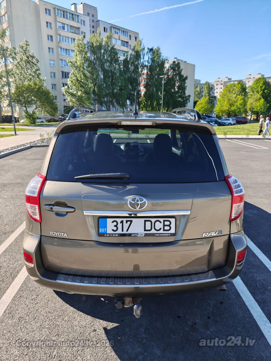 Brūns Toyota RAV4 2012 Tallina, ar dzinēja tilpumu 2.20 L un nobraukumu 234 tūkst. km par 7500 €, foto 5 vietnē AUTOMOTO.COM.LV