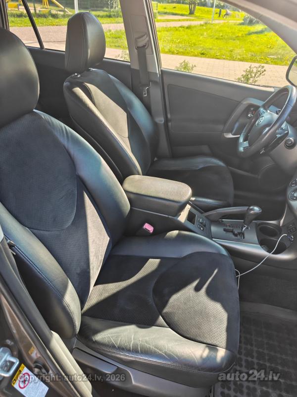Brūns Toyota RAV4 2012 Tallina, ar dzinēja tilpumu 2.20 L un nobraukumu 234 tūkst. km par 7500 €, foto 7 vietnē AUTOMOTO.COM.LV
