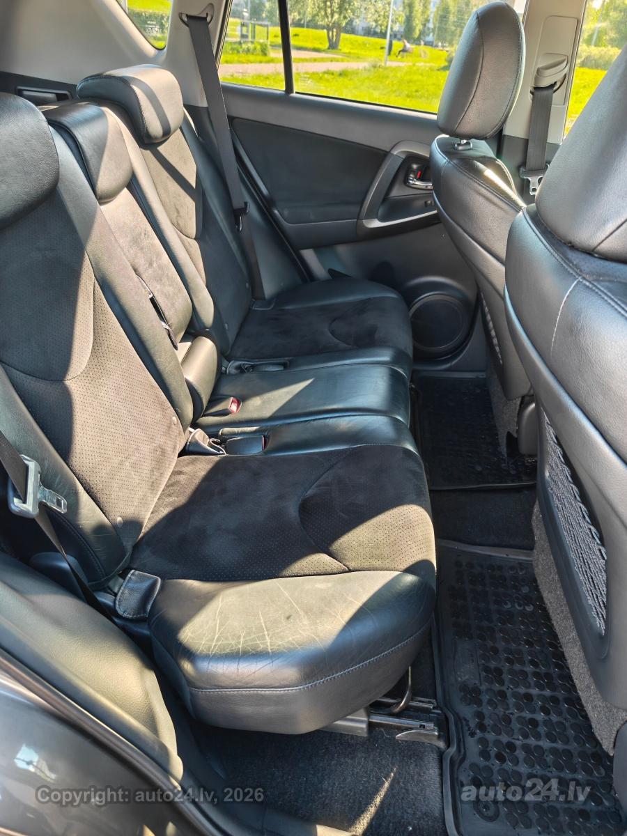 Brūns Toyota RAV4 2012 Tallina, ar dzinēja tilpumu 2.20 L un nobraukumu 234 tūkst. km par 7500 €, foto 9 vietnē AUTOMOTO.COM.LV
