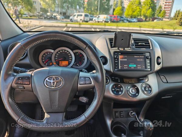Brūns Toyota RAV4 2012 Tallina, ar dzinēja tilpumu 2.20 L un nobraukumu 234 tūkst. km par 7500 €, foto 10 vietnē AUTOMOTO.COM.LV