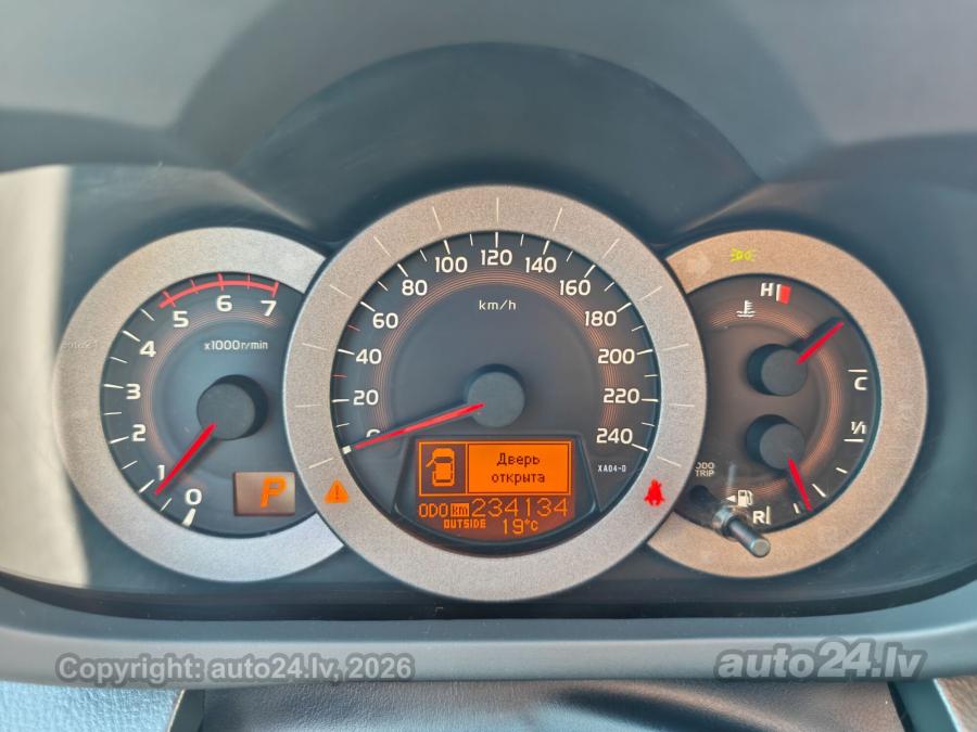 Brūns Toyota RAV4 2012 Tallina, ar dzinēja tilpumu 2.20 L un nobraukumu 234 tūkst. km par 7500 €, foto 12 vietnē AUTOMOTO.COM.LV