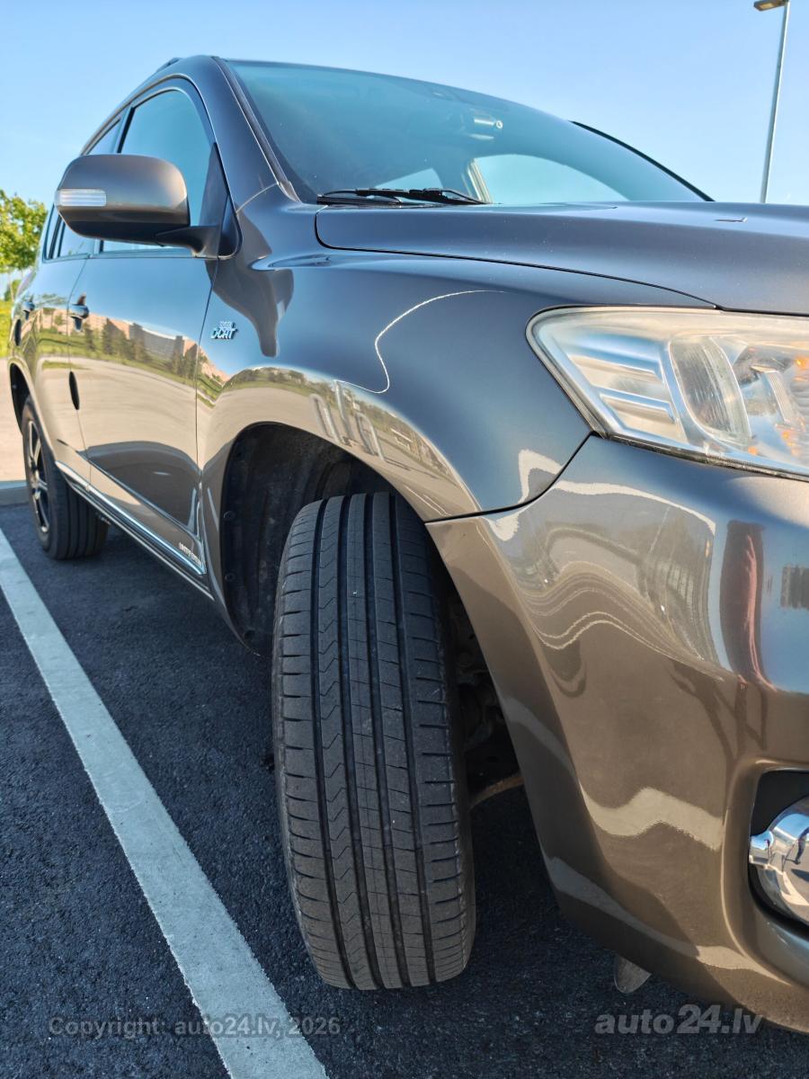 Brūns Toyota RAV4 2012 Tallina, ar dzinēja tilpumu 2.20 L un nobraukumu 234 tūkst. km par 7500 €, foto 13 vietnē AUTOMOTO.COM.LV
