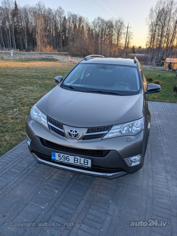 Brown Toyota RAV4 2014 in Tallinn, with an engine capacity of 2.00 L and mileage of 289 thousand km for 11999 €, photo 4 on AUTOMOTO.COM.LV