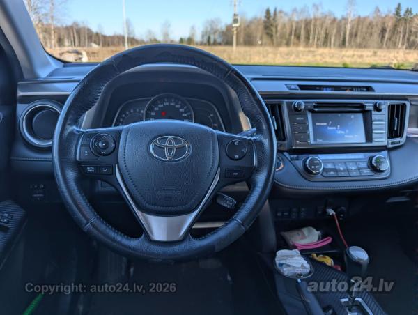 Brown Toyota RAV4 2014 in Tallinn, with an engine capacity of 2.00 L and mileage of 289 thousand km for 11999 €, photo 7 on AUTOMOTO.COM.LV
