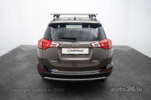 Brown Toyota RAV4 2014 in Tallinn, with an engine capacity of 2.00 L and mileage of 108 thousand km for 15899 €, photo 6 on AUTOMOTO.COM.LV