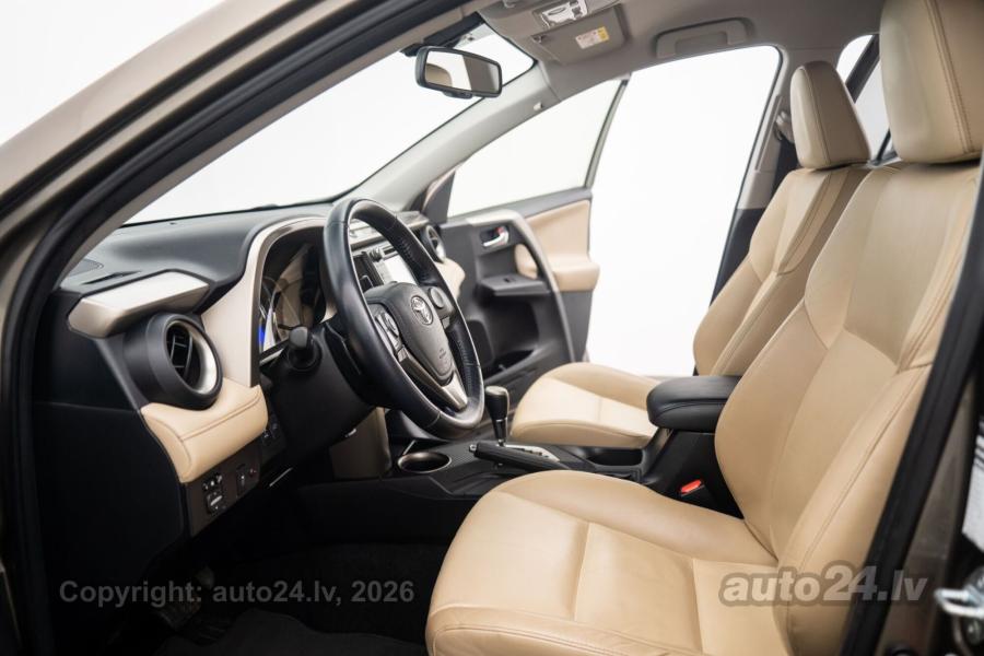 Brown Toyota RAV4 2014 in Tallinn, with an engine capacity of 2.00 L and mileage of 108 thousand km for 15899 €, photo 8 on AUTOMOTO.COM.LV