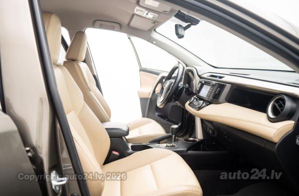 Brown Toyota RAV4 2014 in Tallinn, with an engine capacity of 2.00 L and mileage of 108 thousand km for 15899 €, photo 10 on AUTOMOTO.COM.LV