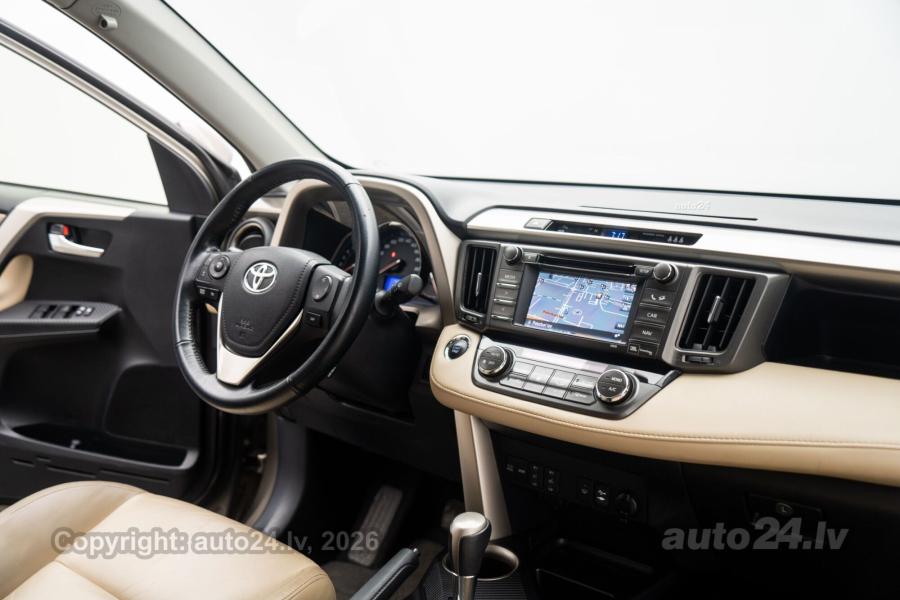 Brown Toyota RAV4 2014 in Tallinn, with an engine capacity of 2.00 L and mileage of 108 thousand km for 15899 €, photo 12 on AUTOMOTO.COM.LV
