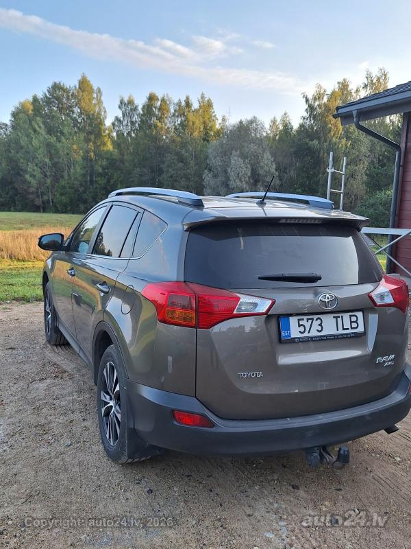 Brown Toyota RAV4 2014 in Tartu, with an engine capacity of 2.00 L and mileage of 215 thousand km for 11600 €, photo 3 on AUTOMOTO.COM.LV