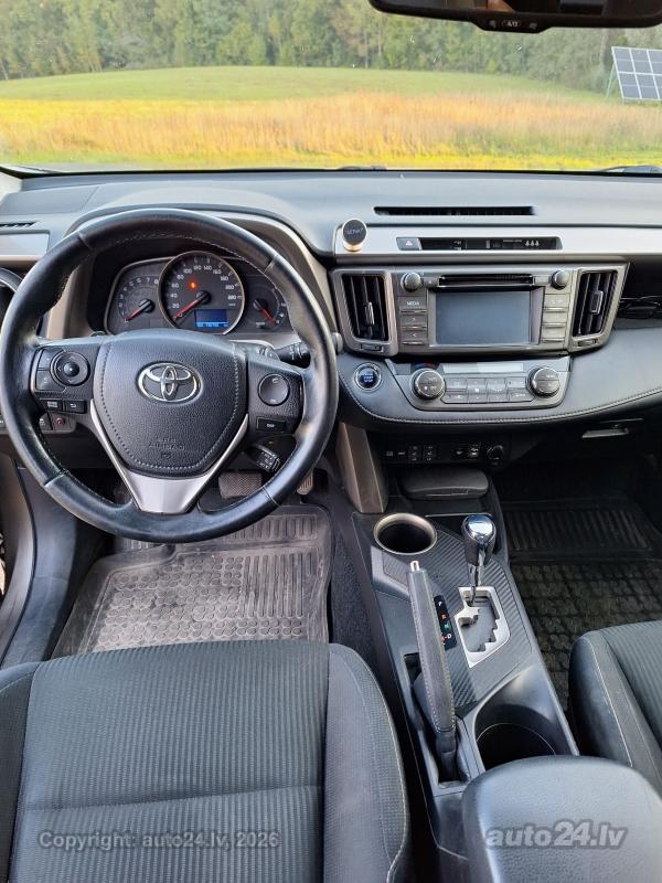 Brown Toyota RAV4 2014 in Tartu, with an engine capacity of 2.00 L and mileage of 215 thousand km for 11600 €, photo 5 on AUTOMOTO.COM.LV