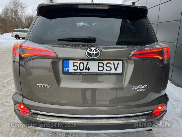 Brūns Toyota RAV4 2017 Kuresāre, ar dzinēja tilpumu 2.00 L un nobraukumu 176 tūkst. km par 15990 €, foto 5 vietnē AUTOMOTO.COM.LV
