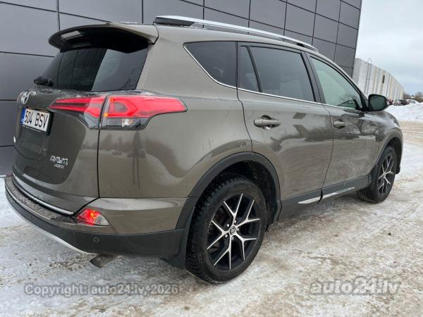 Brūns Toyota RAV4 2017 Kuresāre, ar dzinēja tilpumu 2.00 L un nobraukumu 176 tūkst. km par 15990 €, foto 6 vietnē AUTOMOTO.COM.LV