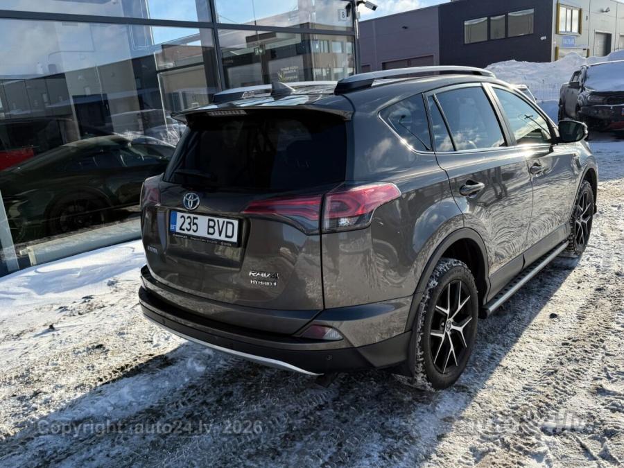 Brūns Toyota RAV4 2017 Tallina, ar dzinēja tilpumu 2.50 L un nobraukumu 175 tūkst. km par 14900 €, foto 3 vietnē AUTOMOTO.COM.LV