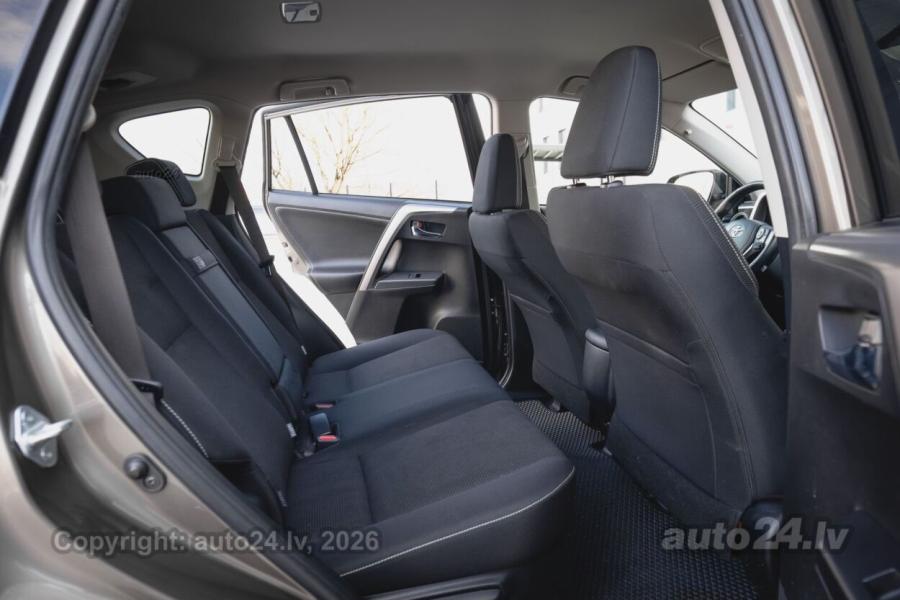 Brūns Toyota RAV4 2017 Tartu, ar dzinēja tilpumu 2.50 L un nobraukumu 195 tūkst. km par 14499 €, foto 11 vietnē AUTOMOTO.COM.LV