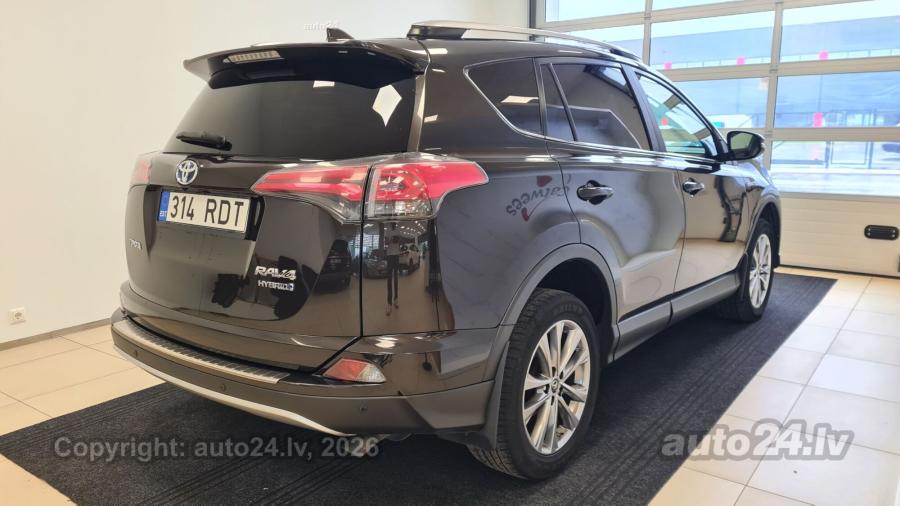 Brown Toyota RAV4 2017 in Tartu, with an engine capacity of 2.50 L and mileage of 143 thousand km for 18900 €, photo 4 on AUTOMOTO.COM.LV