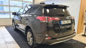 Brown Toyota RAV4 2017 in Tartu, with an engine capacity of 2.50 L and mileage of 143 thousand km for 18900 €, photo 5 on AUTOMOTO.COM.LV