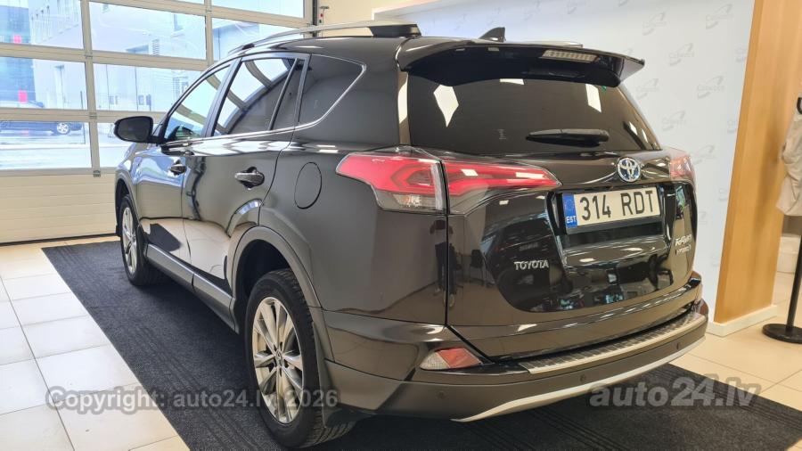 Brown Toyota RAV4 2017 in Tartu, with an engine capacity of 2.50 L and mileage of 143 thousand km for 18900 €, photo 5 on AUTOMOTO.COM.LV