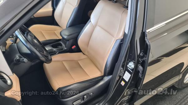 Toyota RAV4 2017 in Tartu on AUTOMOTO.COM.LV Brown Toyota RAV4 2017 in Tartu, with an engine capacity of 2.50 L and mileage of 143 thousand km for 18900 €, photo 6 on AUTOMOTO.COM.LV