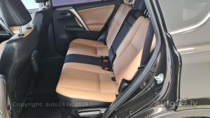 Brown Toyota RAV4 2017 in Tartu, with an engine capacity of 2.50 L and mileage of 143 thousand km for 18900 €, photo 7 on AUTOMOTO.COM.LV