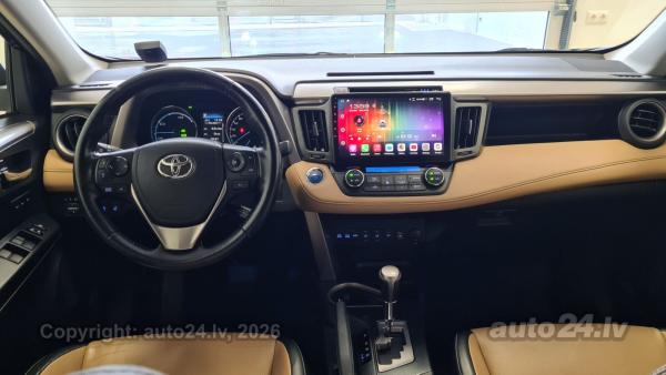 Toyota RAV4 2017 in Tartu on AUTOMOTO.COM.LV Brown Toyota RAV4 2017 in Tartu, with an engine capacity of 2.50 L and mileage of 143 thousand km for 18900 €, photo 10 on AUTOMOTO.COM.LV