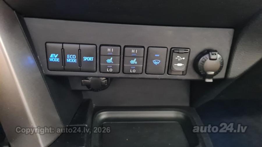 Brown Toyota RAV4 2017 in Tartu, with an engine capacity of 2.50 L and mileage of 143 thousand km for 18900 €, photo 15 on AUTOMOTO.COM.LV