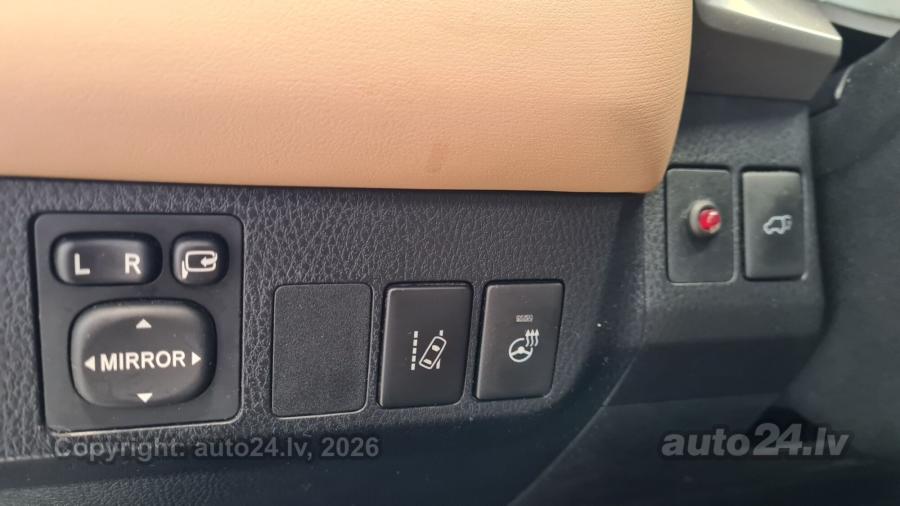 Brown Toyota RAV4 2017 in Tartu, with an engine capacity of 2.50 L and mileage of 143 thousand km for 18900 €, photo 16 on AUTOMOTO.COM.LV
