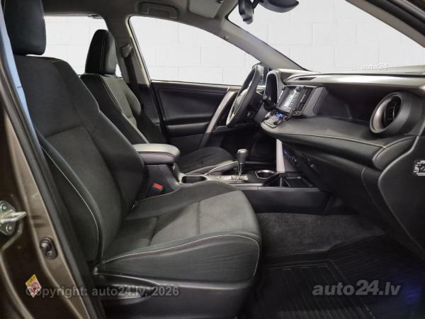 Brūns Toyota RAV4 2017 Tallina, ar dzinēja tilpumu 2.00 L un nobraukumu 164 tūkst. km par 16990 €, foto 7 vietnē AUTOMOTO.COM.LV