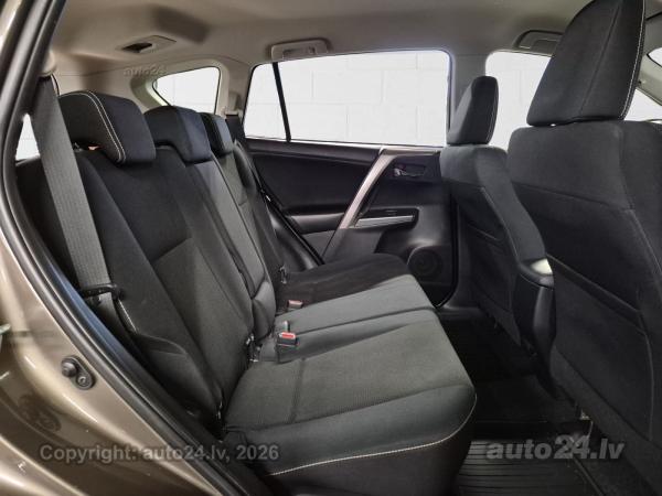 Brūns Toyota RAV4 2017 Tallina, ar dzinēja tilpumu 2.00 L un nobraukumu 164 tūkst. km par 16990 €, foto 8 vietnē AUTOMOTO.COM.LV