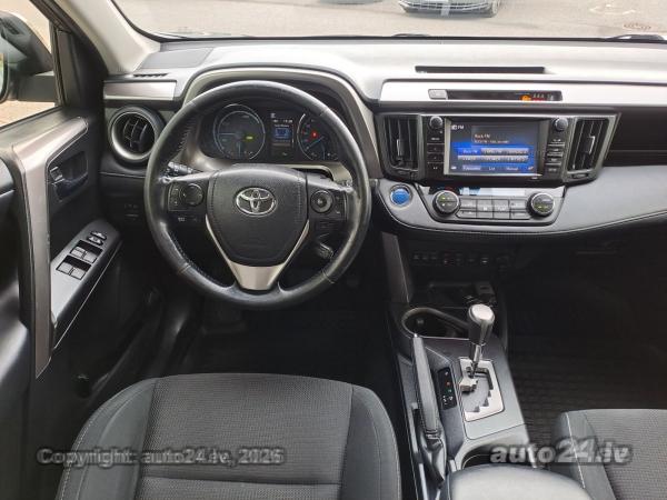 Brūns Toyota RAV4 2018 Tallina, ar dzinēja tilpumu 2.50 L un nobraukumu 146 tūkst. km par 18490 €, foto 3 vietnē AUTOMOTO.COM.LV
