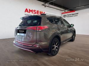 Brūns Toyota RAV4 2018 Pērnava, ar dzinēja tilpumu 2.00 L un nobraukumu 119 tūkst. km par 18300 €, foto 3 vietnē AUTOMOTO.COM.LV