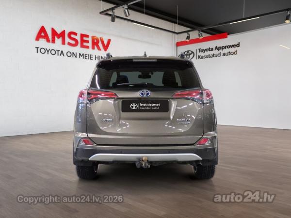 Brown Toyota RAV4 2018 in Tallinn, with an engine capacity of 2.50 L and mileage of 164 thousand km for 17490 €, photo 5 on AUTOMOTO.COM.LV