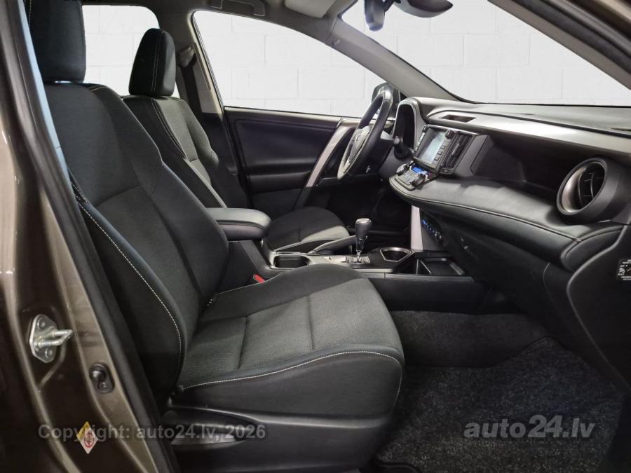 Brūns Toyota RAV4 2018 Tallina, ar dzinēja tilpumu 2.50 L un nobraukumu 164 tūkst. km par 17490 €, foto 7 vietnē AUTOMOTO.COM.LV