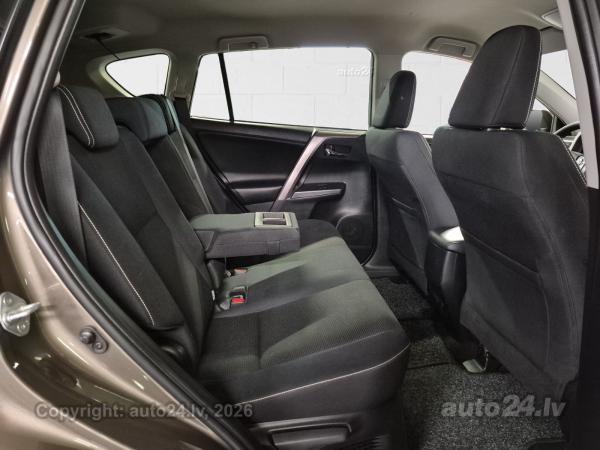Brown Toyota RAV4 2018 in Tallinn, with an engine capacity of 2.50 L and mileage of 164 thousand km for 17490 €, photo 8 on AUTOMOTO.COM.LV
