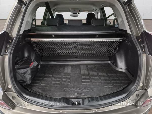 Brown Toyota RAV4 2018 in Tallinn, with an engine capacity of 2.50 L and mileage of 164 thousand km for 17490 €, photo 11 on AUTOMOTO.COM.LV