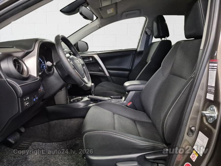 Brūns Toyota RAV4 2018 Tallina, ar dzinēja tilpumu 2.50 L un nobraukumu 164 tūkst. km par 17490 €, foto 12 vietnē AUTOMOTO.COM.LV