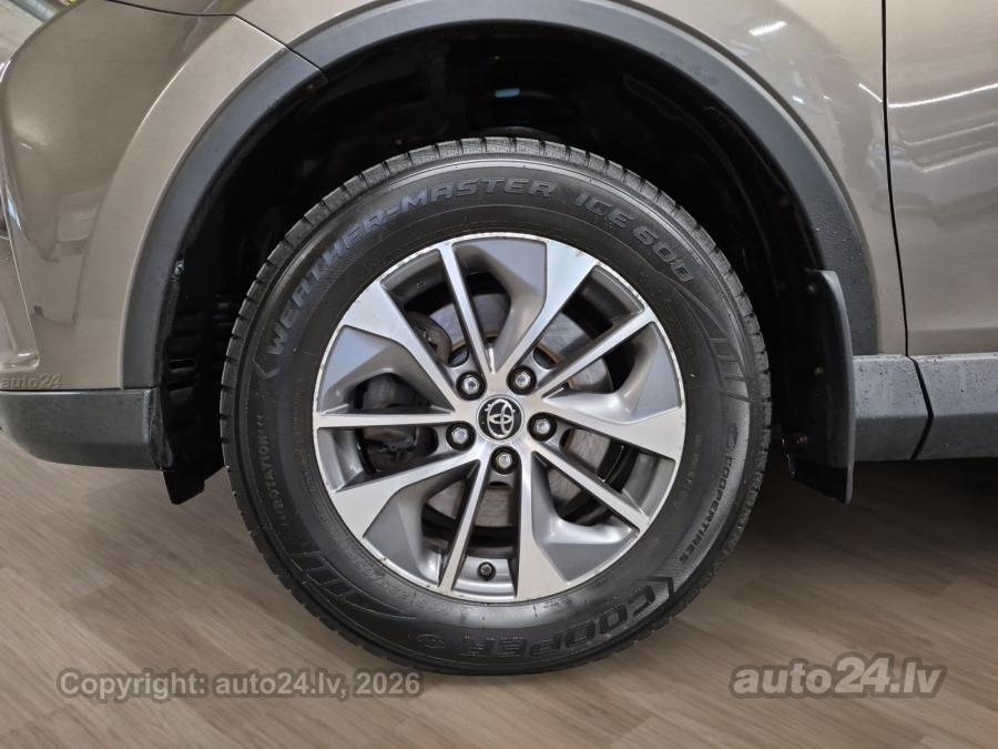 Brūns Toyota RAV4 2018 Tallina, ar dzinēja tilpumu 2.50 L un nobraukumu 164 tūkst. km par 17490 €, foto 16 vietnē AUTOMOTO.COM.LV