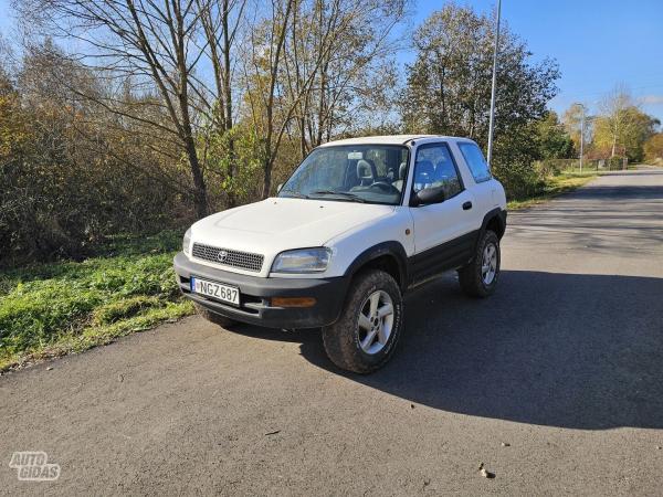 Toyota RAV4 1994 in Vilnius, with an engine capacity of 2.00 L and mileage of 305 thousand km for 2200 €, photo 1 on AUTOMOTO.COM.LV