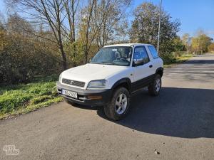 Toyota RAV4 1994 Viļņa, ar dzinēja tilpumu 2.00 L un nobraukumu 305 tūkst. km par 2200 €, foto  vietnē AUTOMOTO.COM.LV