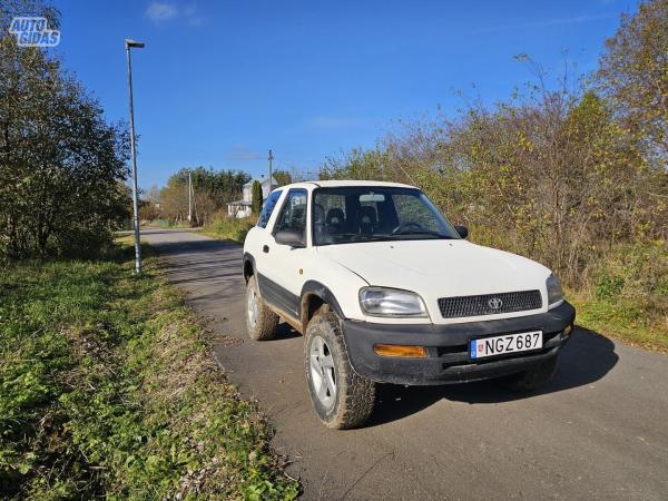 Toyota RAV4 1994 in Vilnius, with an engine capacity of 2.00 L and mileage of 305 thousand km for 2200 €, photo 3 on AUTOMOTO.COM.LV