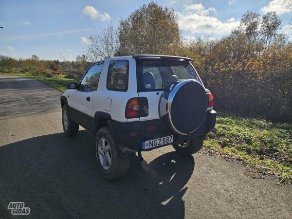 Toyota RAV4 1994 in Vilnius, with an engine capacity of 2.00 L and mileage of 305 thousand km for 2200 €, photo 6 on AUTOMOTO.COM.LV
