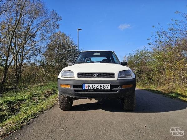 Toyota RAV4 1994 in Vilnius, with an engine capacity of 2.00 L and mileage of 305 thousand km for 2200 €, photo 8 on AUTOMOTO.COM.LV