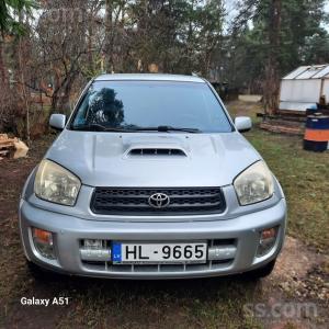 Toyota RAV4 2001 Rīga, ar dzinēja tilpumu 2.00 L un nobraukumu 220 tūkst. km par 2100 €, foto  vietnē AUTOMOTO.COM.LV
