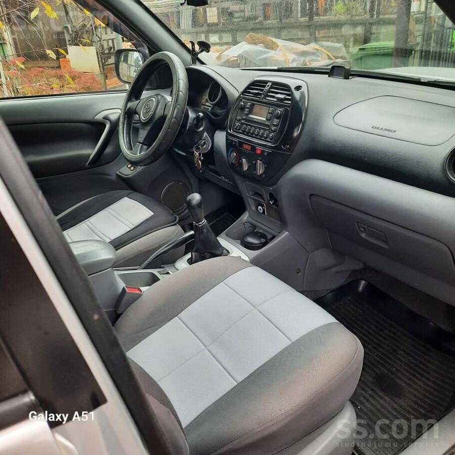 Toyota RAV4 2001 in Riga, with an engine capacity of 2.00 L and mileage of 220 thousand km for 2100 €, photo 5 on AUTOMOTO.COM.LV