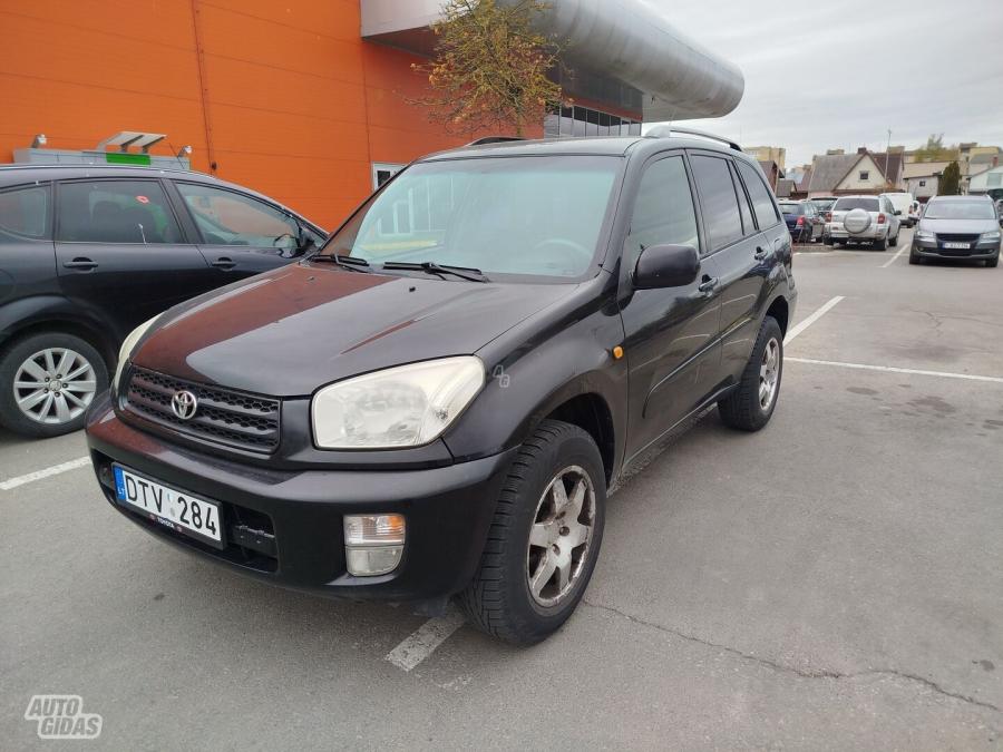 Toyota RAV4 2001 in Panevezys, with an engine capacity of 2.00 L and mileage of 233 thousand km for 1350 €, photo 1 on AUTOMOTO.COM.LV