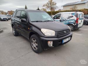 Toyota RAV4 2001 in Panevezys, with an engine capacity of 2.00 L and mileage of 233 thousand km for 1350 €, photo 3 on AUTOMOTO.COM.LV